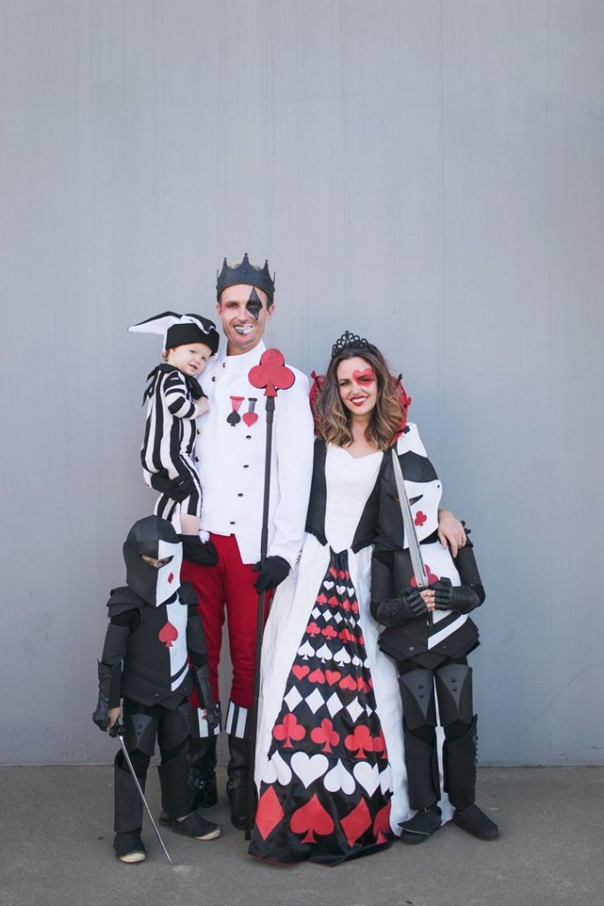 15 Cheap DIY Queen Costume Ideas For A House Queen!