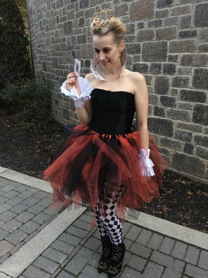 15 Cheap DIY Queen Costume Ideas For A House Queen!