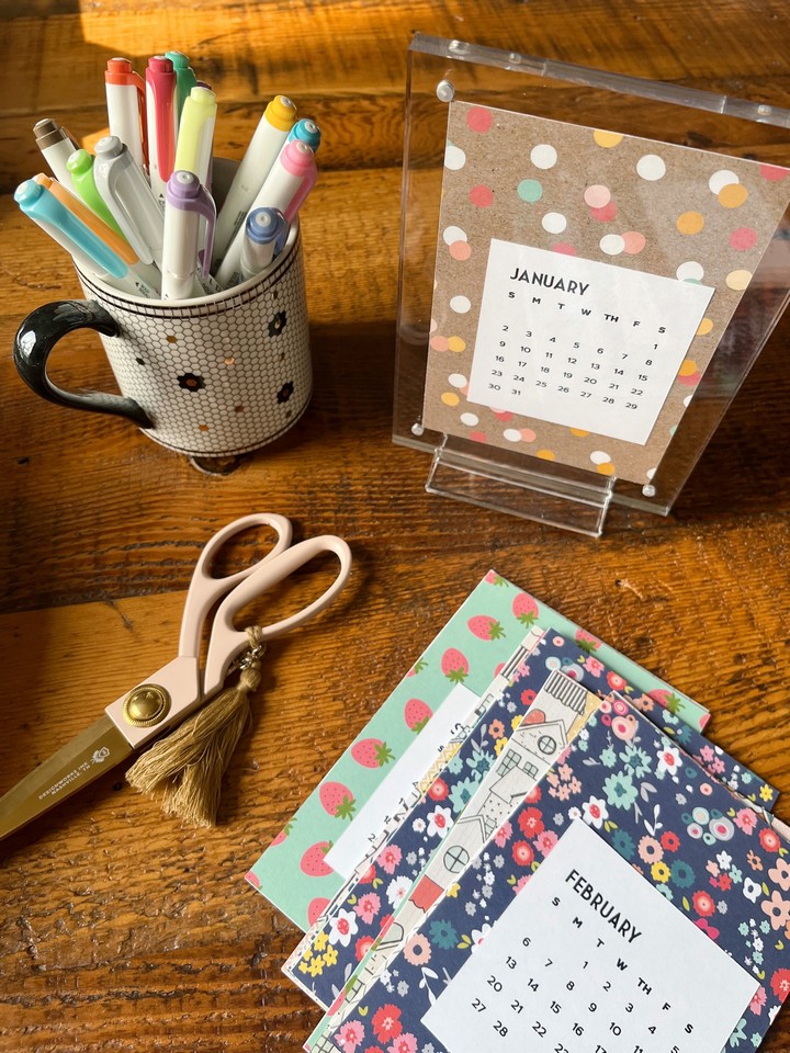 10 Homemade DIY Desk Calendar Ideas - The Julie Art