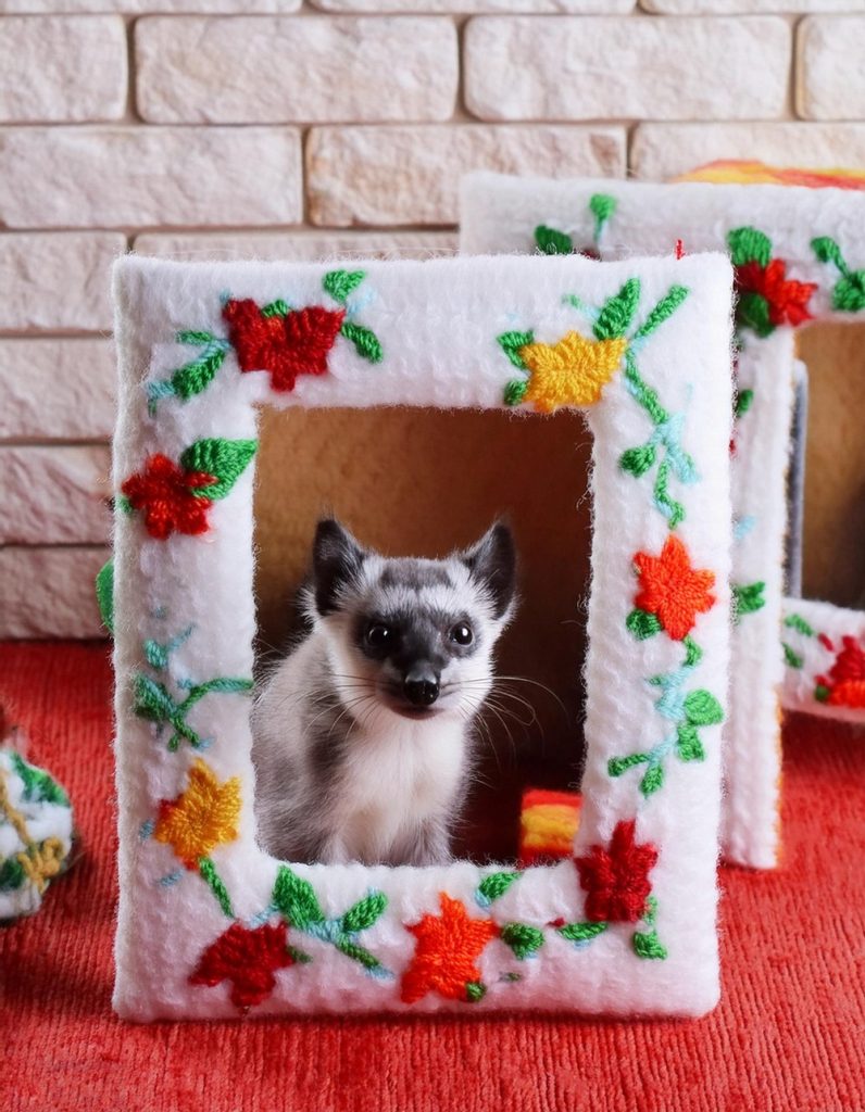 DIY Embroidered Photo Frame Project For Personalized Decor - The Julie Art